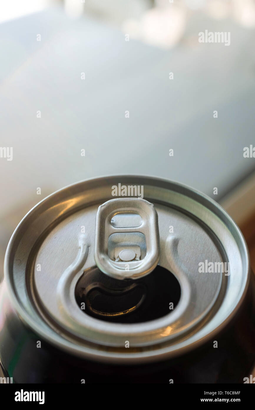 Top of an open aluminium can of either soft drink or alcohol Stock ...