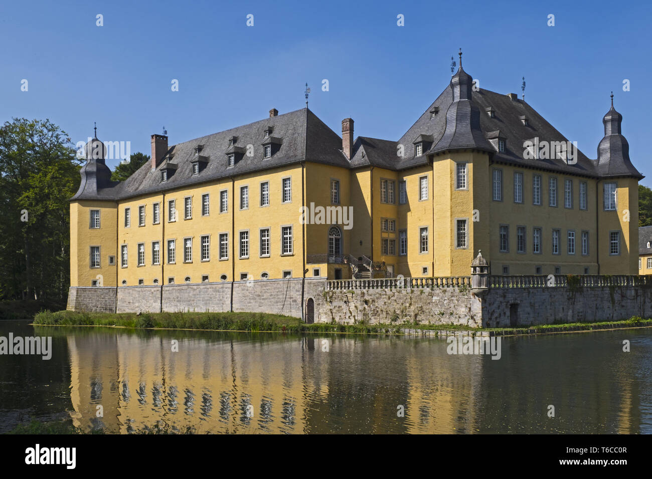 Castle dyck hi-res stock photography and images - Alamy