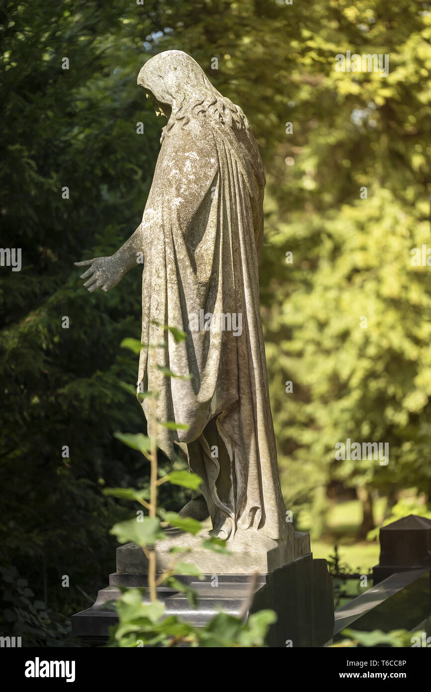 Broken statue jesus hi-res stock photography and images - Alamy