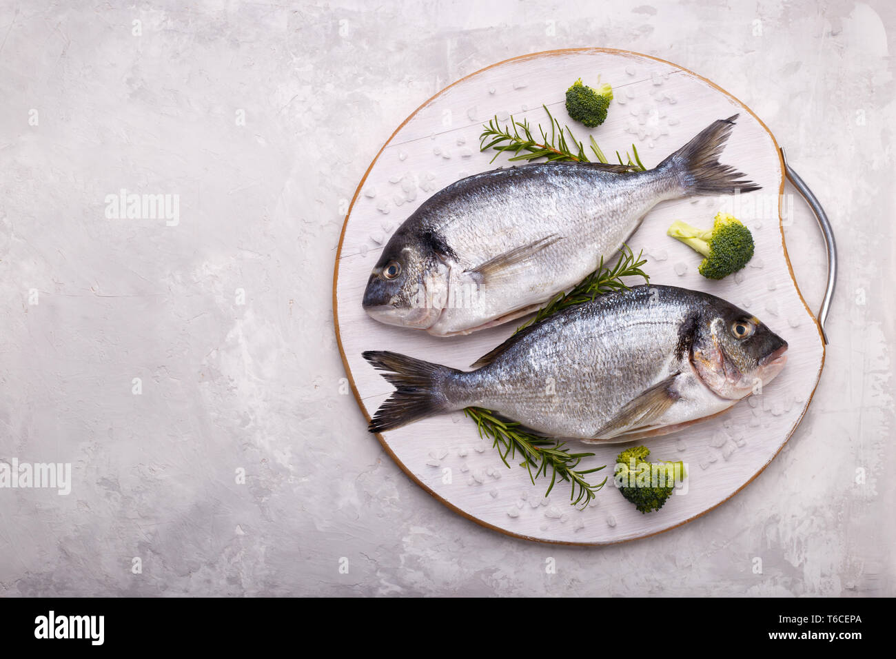 Raw sea bream fish Stock Photo - Alamy