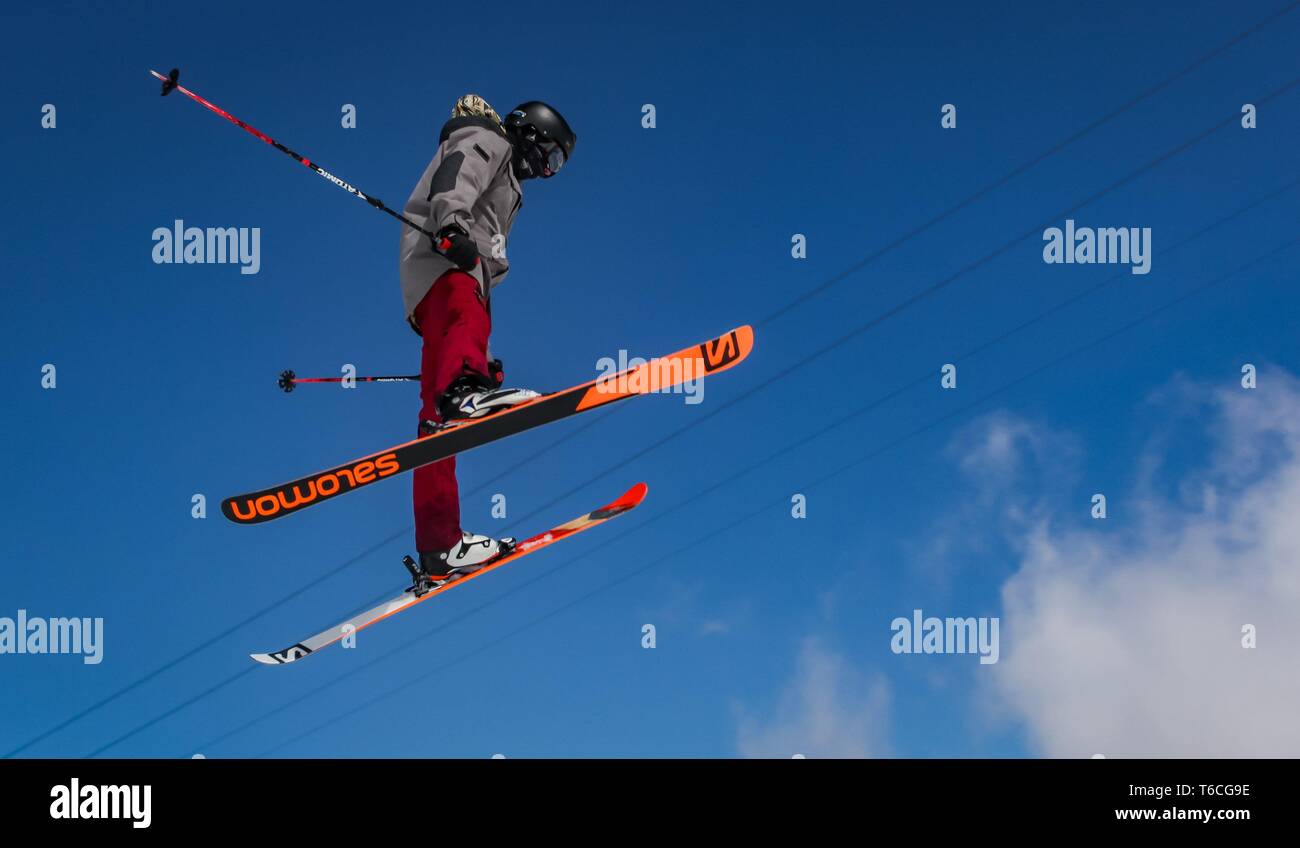 Guy jumping rope hi-res stock photography and images - Alamy