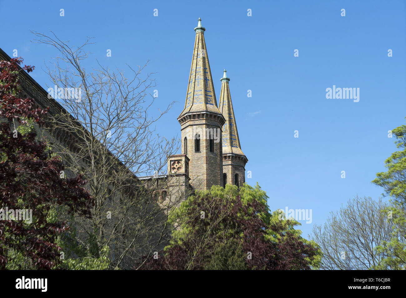 Blue and yellow towers hi-res stock photography and images - Alamy