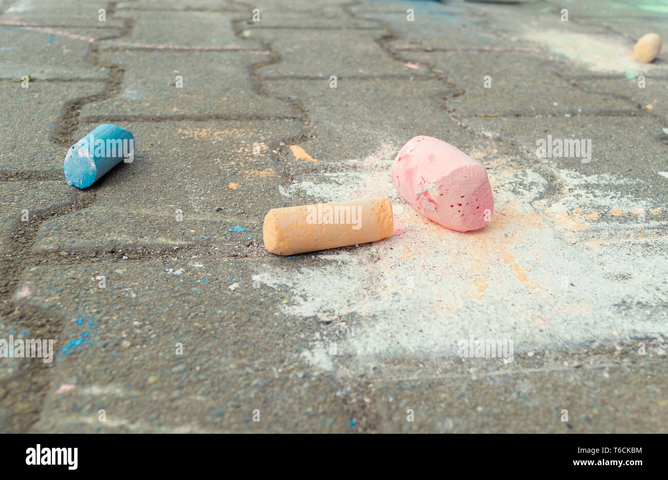 Chalk game pavement hi-res stock photography and images - Alamy