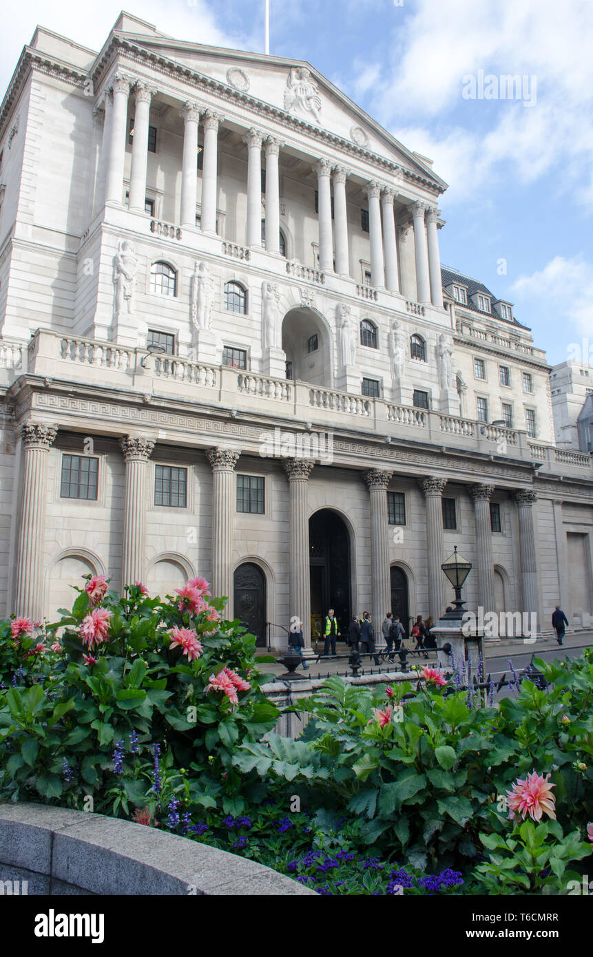 Front of Bank of England with street in Foreground Stock Photo - Alamy
