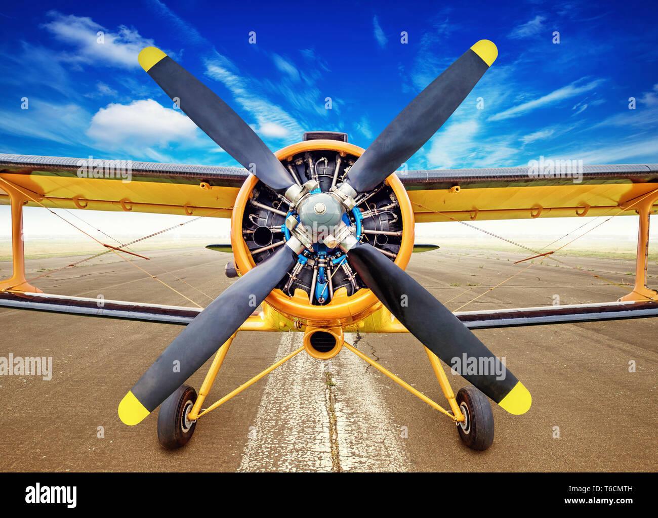 Vintage biplane wing hi-res stock photography and images - Alamy