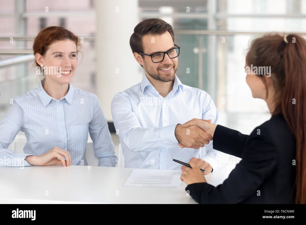Contract signing handshake hi-res stock photography and images - Alamy