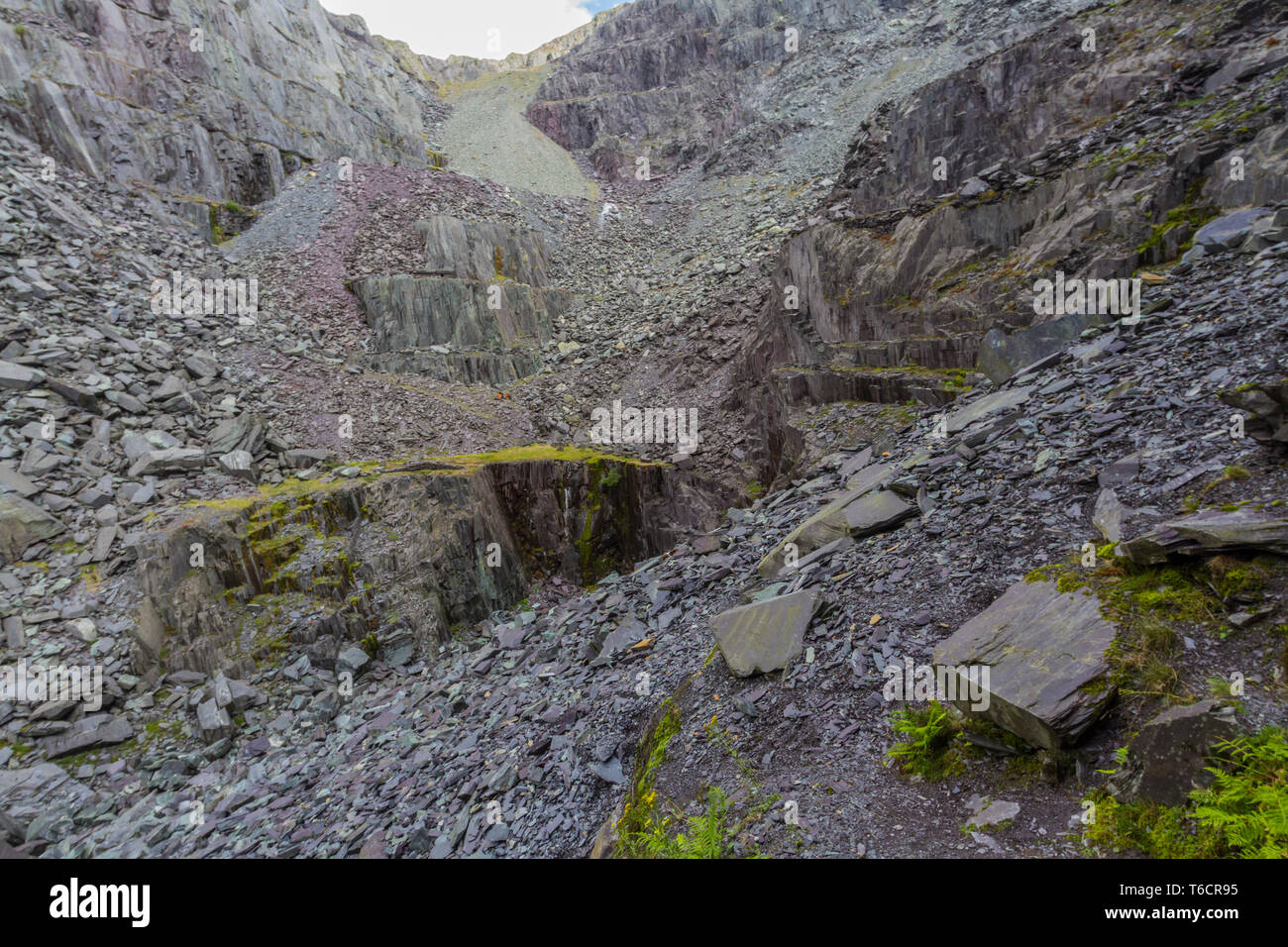 Disused abandoned slate quarry mine hi-res stock photography and images ...