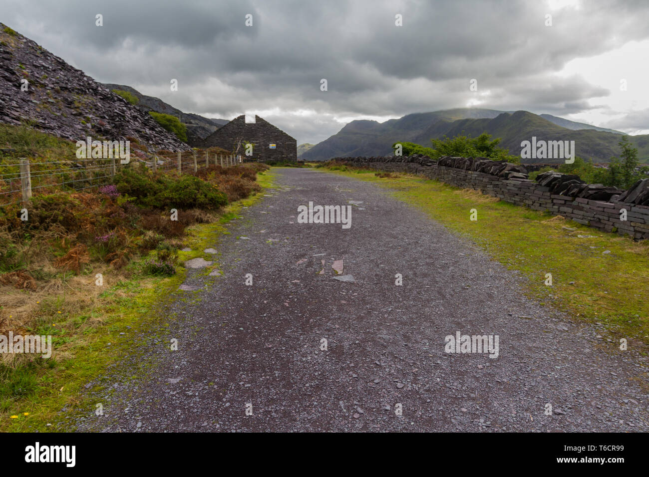 Snowdon summit building hi-res stock photography and images - Alamy
