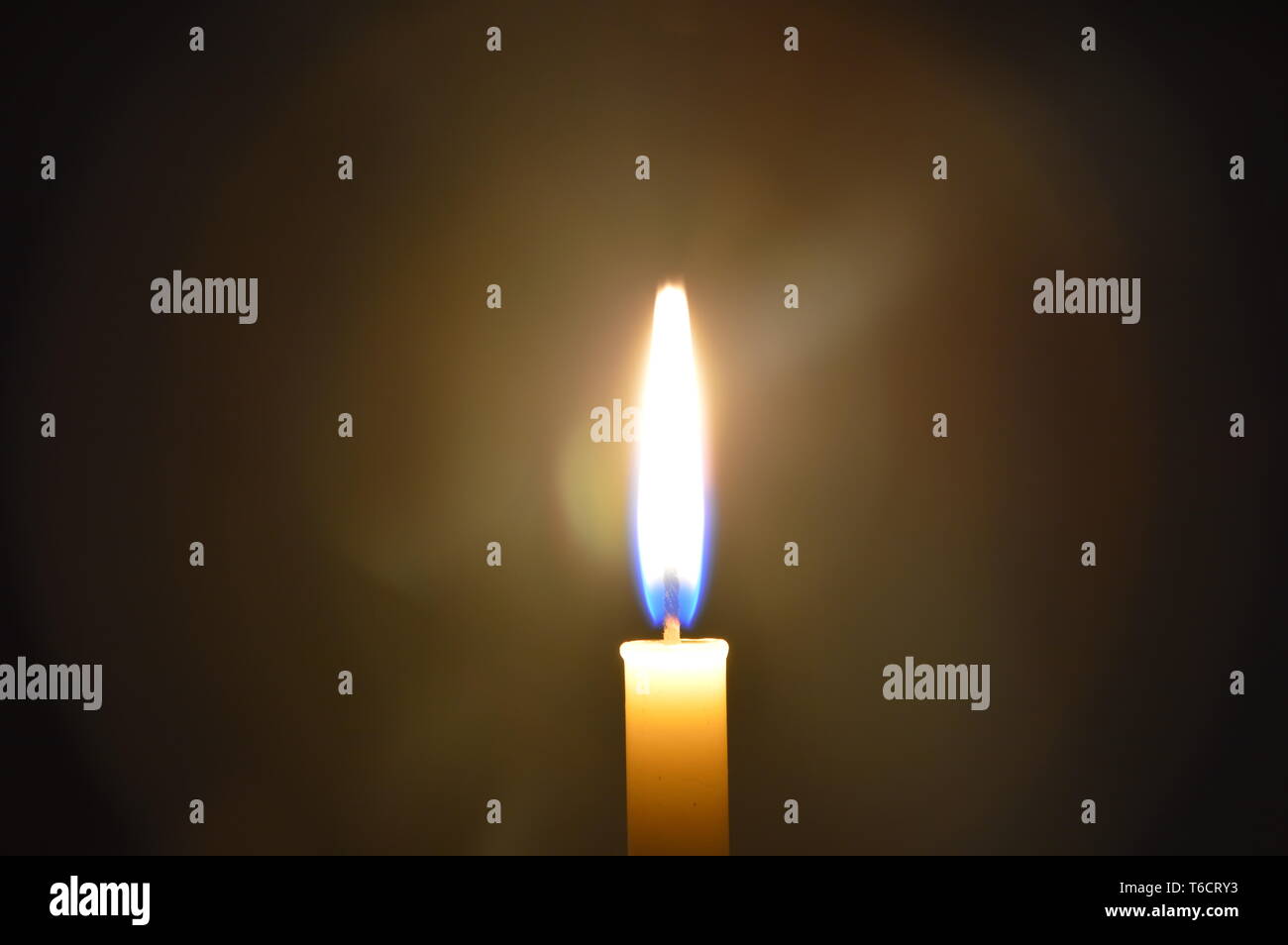 candle light in the dark Stock Photo - Alamy