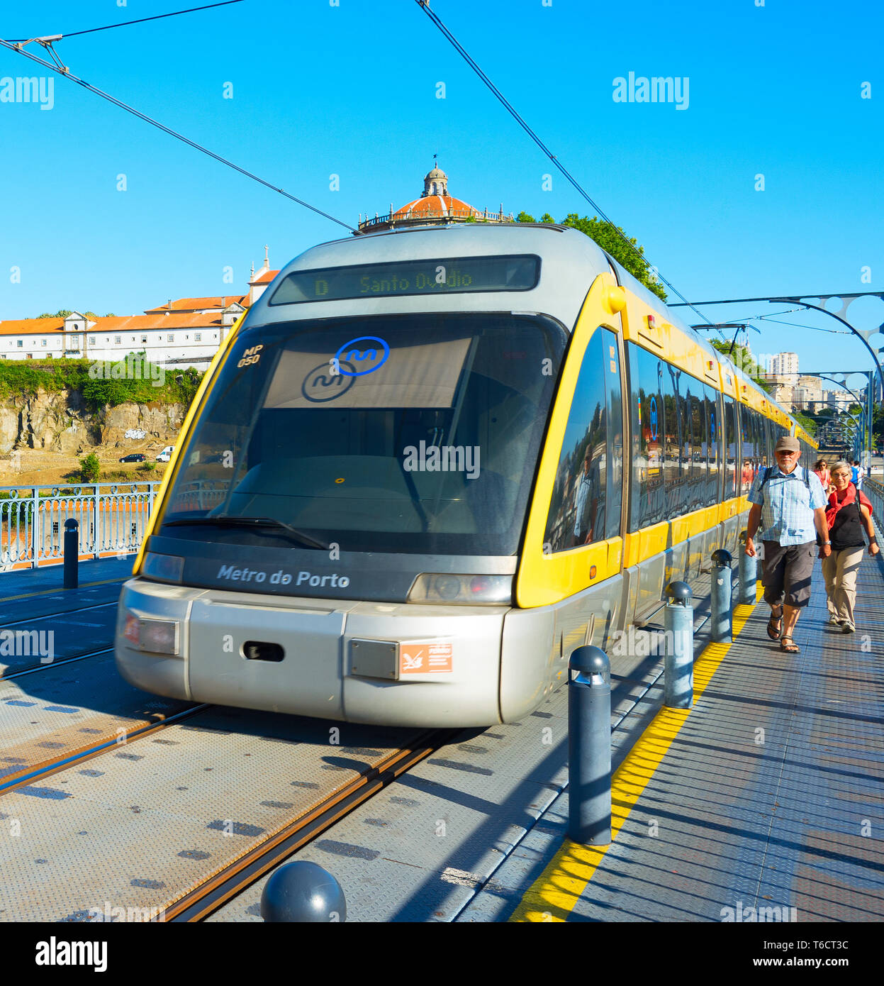 Metro rail on bridge hi-res stock photography and images - Alamy