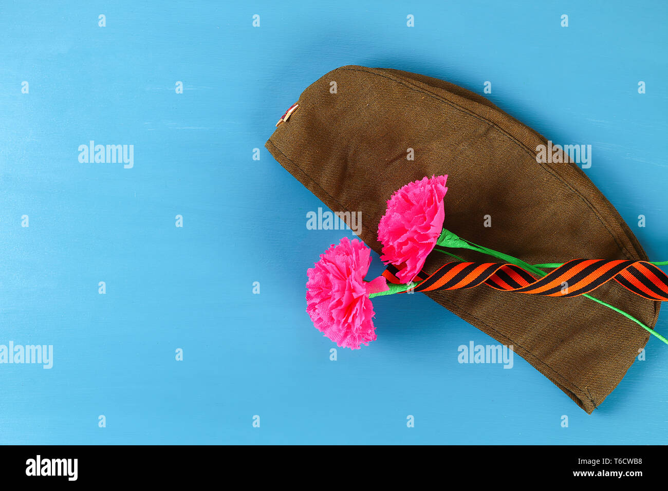 Diy May 9th carnations from crepe paper, wire and napkins. Gift idea ...