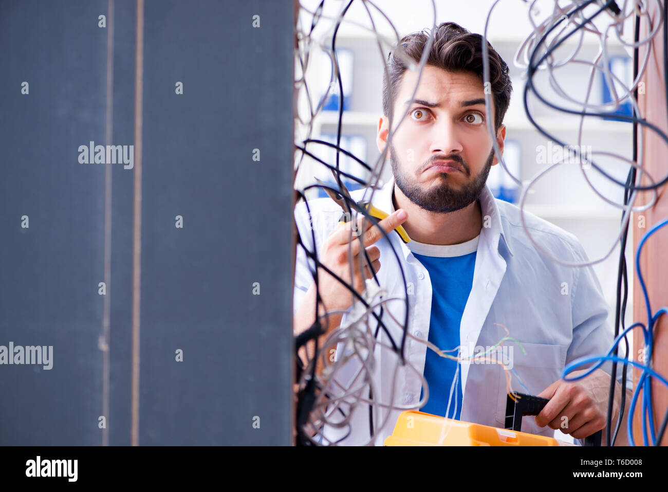 Untangle wires hi-res stock photography and images - Alamy