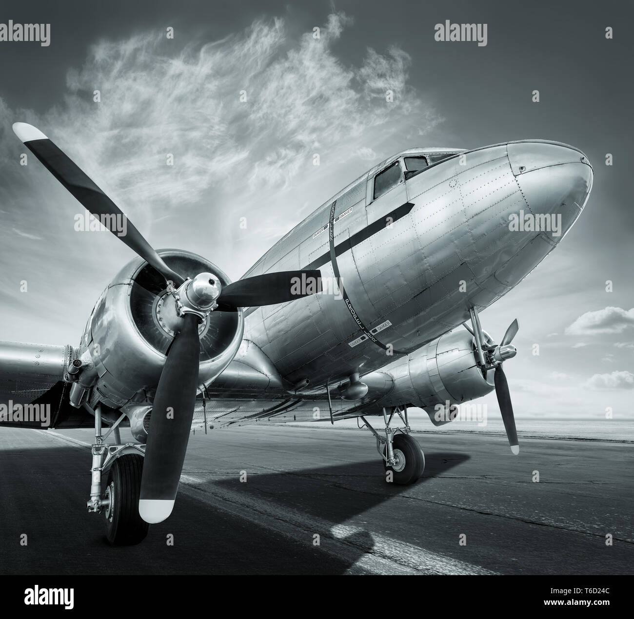 Old timer aircraft hi-res stock photography and images - Alamy