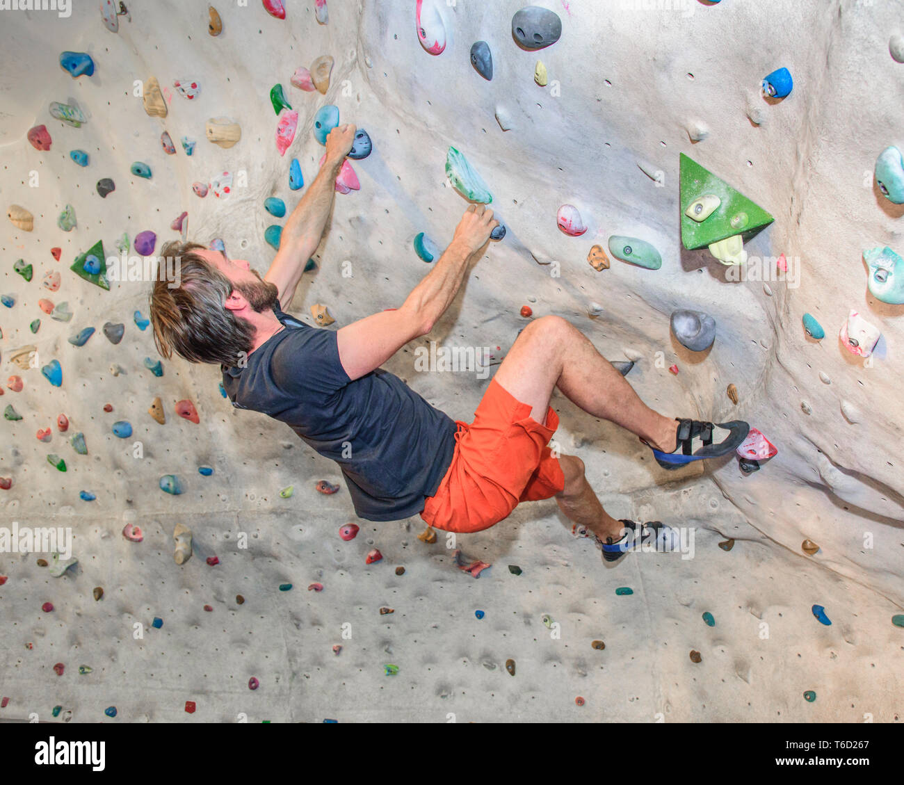 Man during workout at the Boulderwall Stock Photo - Alamy