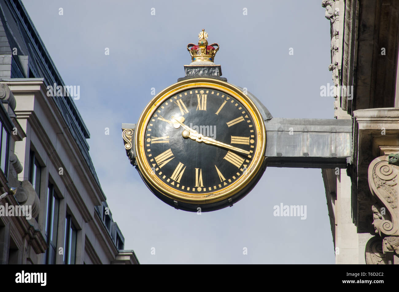 Vintage city street clock Stock Photo - Alamy