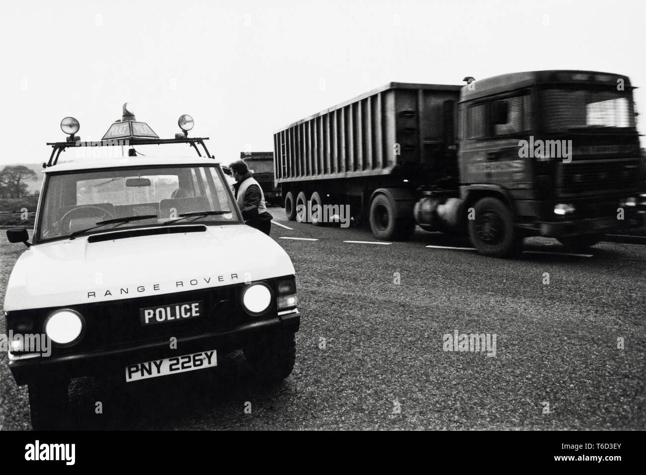Range rover wales hi-res stock photography and images - Alamy