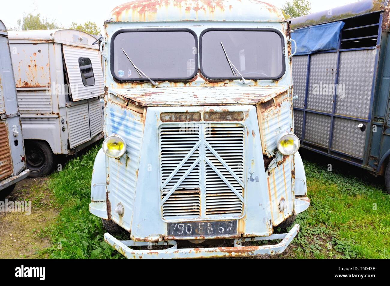 Rusty old trucks hi-res stock photography and images - Alamy