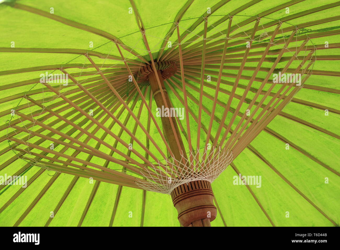 Chinesischer sonnenschirm hi-res stock photography and images - Alamy