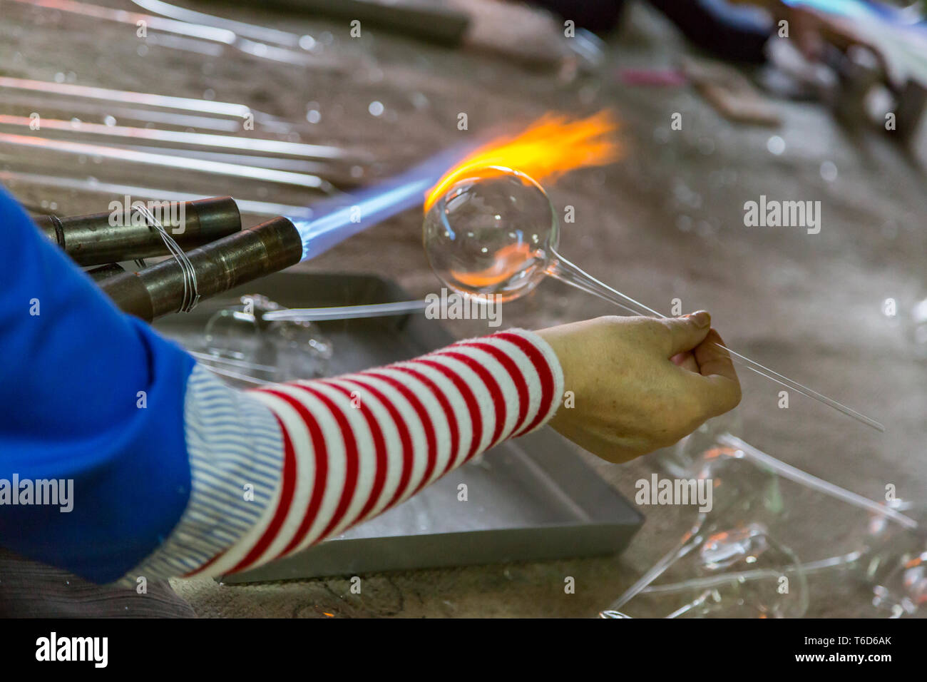 Hands glassblower woman hi-res stock photography and images - Alamy