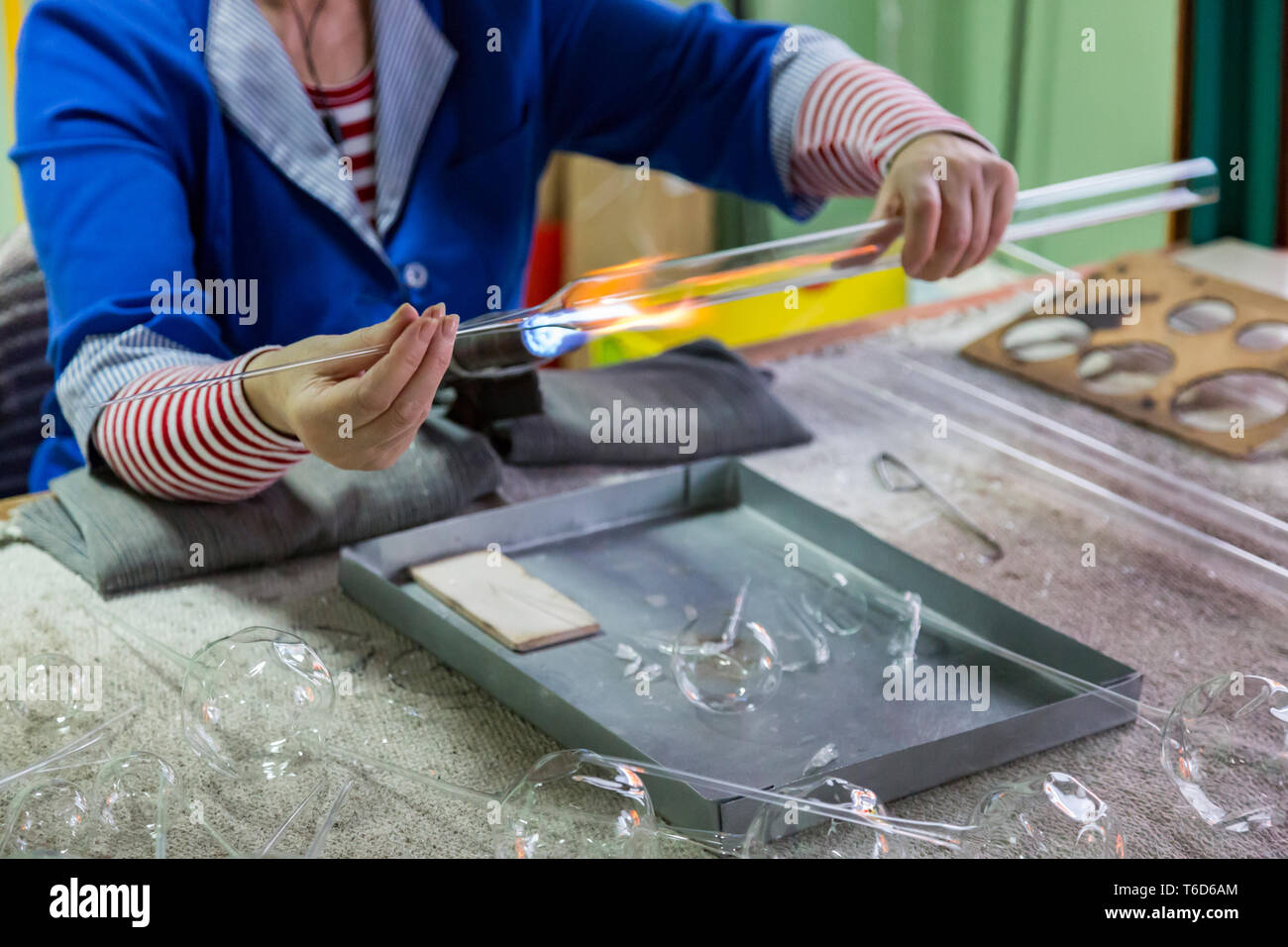 Glassblower woman hi-res stock photography and images - Alamy