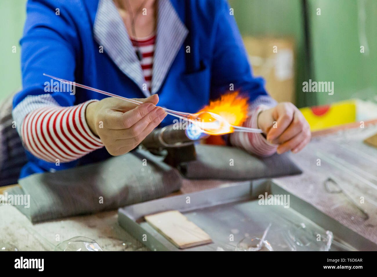 Hands glassblower woman hi-res stock photography and images - Alamy