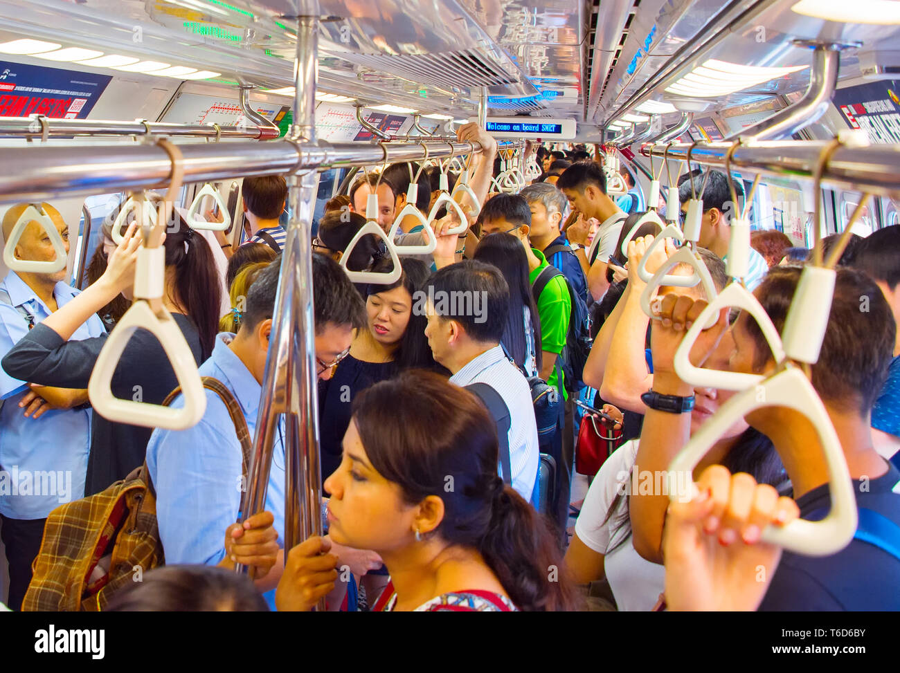 Singapore metro train rush hour Stock Photo - Alamy