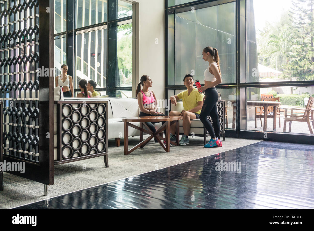 Chinese people socializing hi-res stock photography and images - Alamy