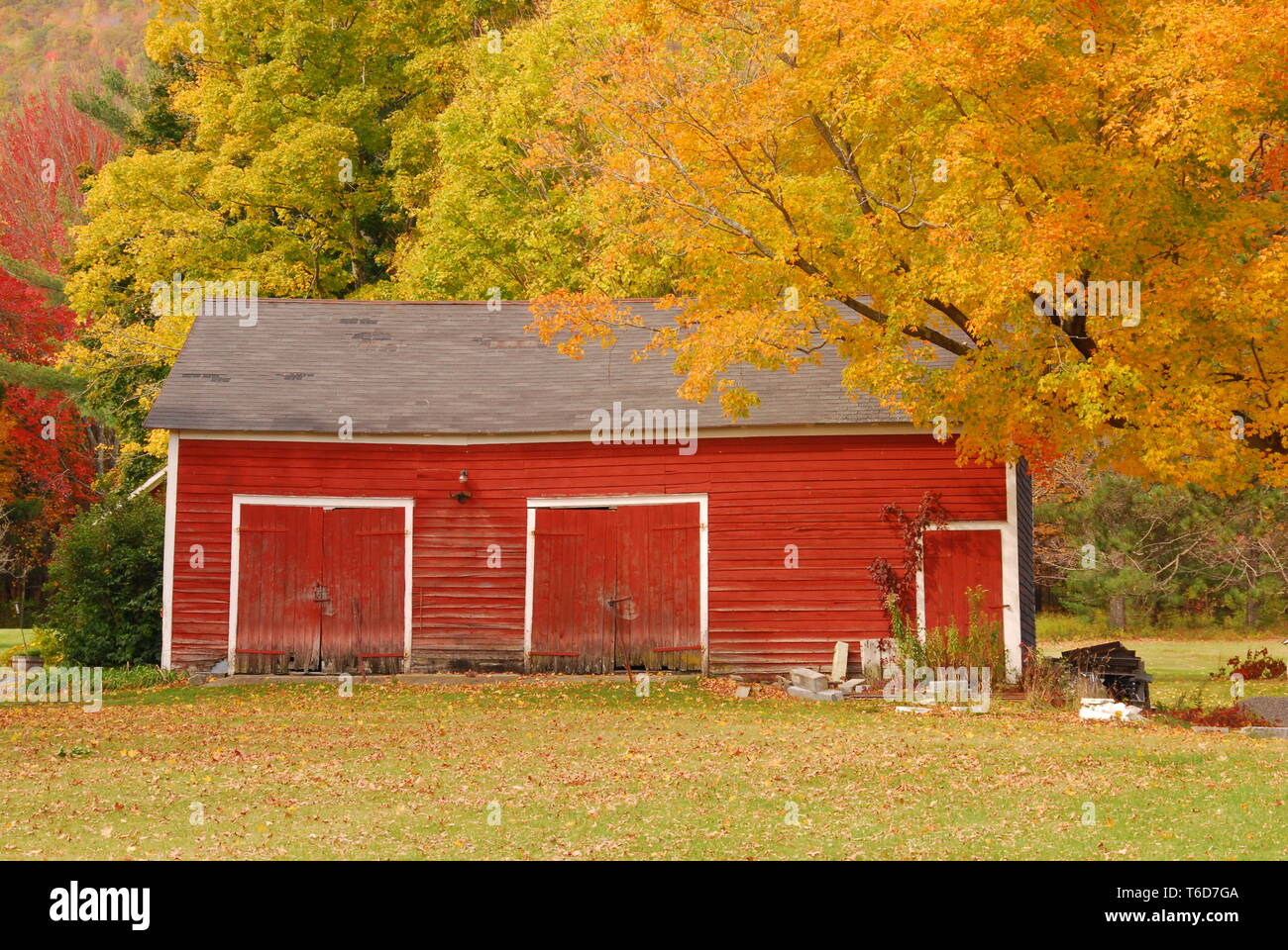 New england barn hi-res stock photography and images - Alamy
