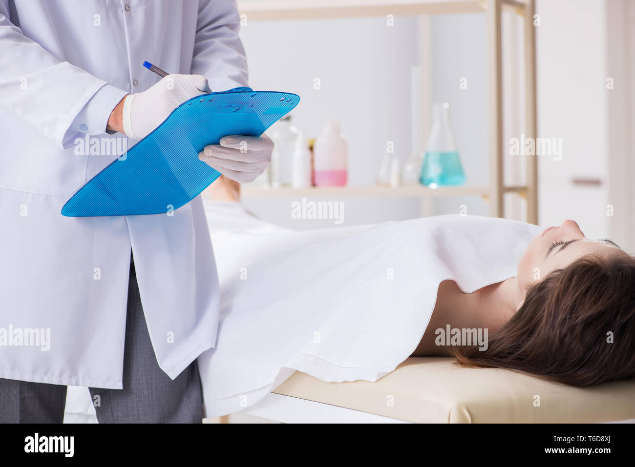 Police coroner examining dead body corpse in morgue Stock Photo - Alamy