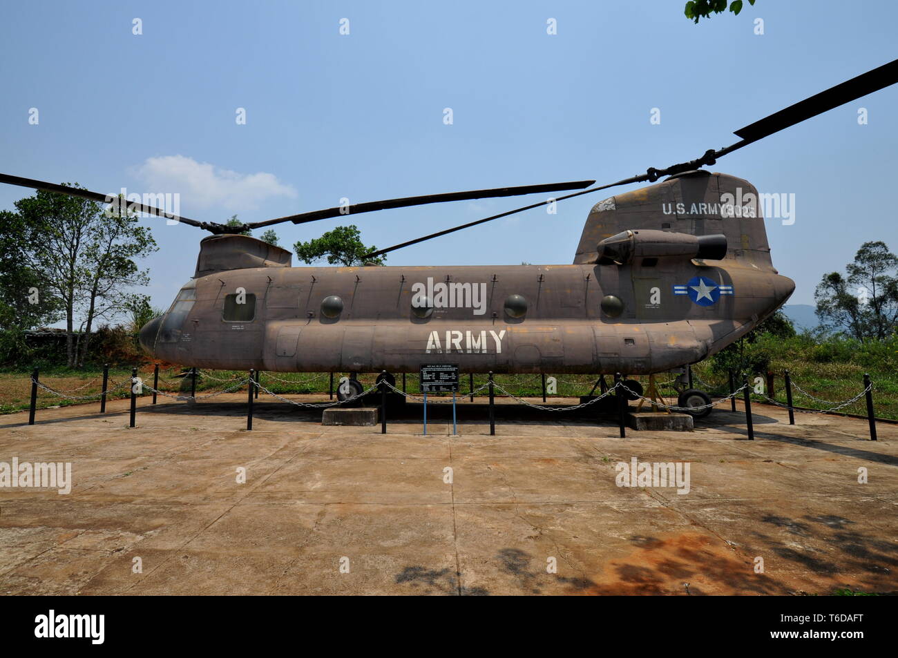 US Army Chinook Helicopter, Relic of the US-Vietnam war - Khe Sanh ...