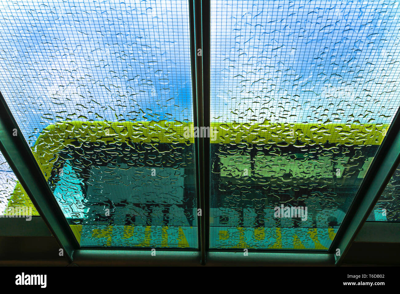Bus stop edinburgh hi-res stock photography and images - Alamy