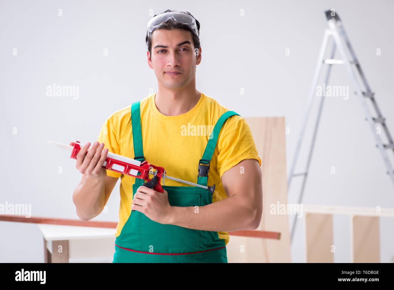 Construction worker working on contractor site Stock Photo - Alamy