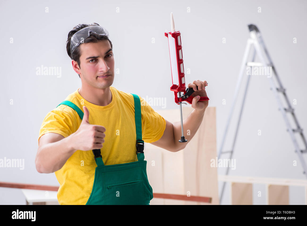 Construction worker working on contractor site Stock Photo - Alamy