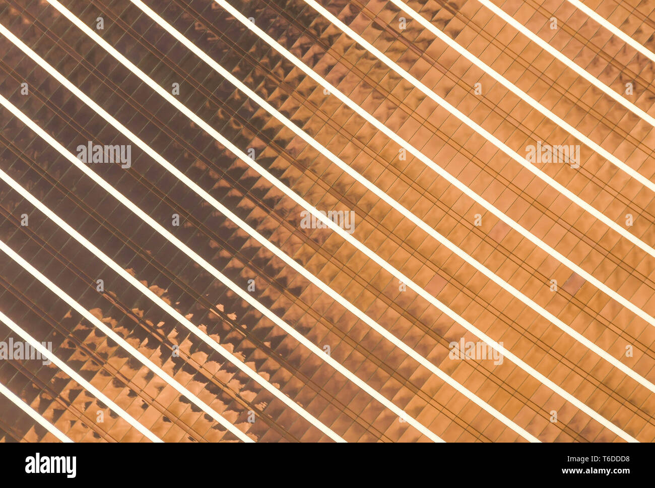 Reflective glass panels hi-res stock photography and images - Alamy