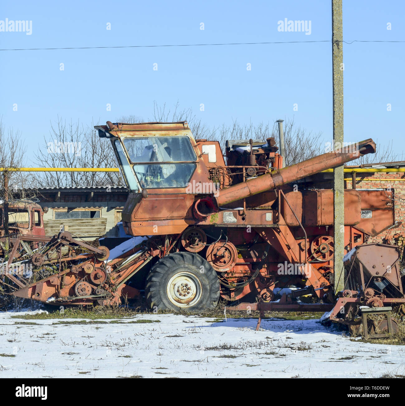 Old combine harvester hi-res stock photography and images - Alamy