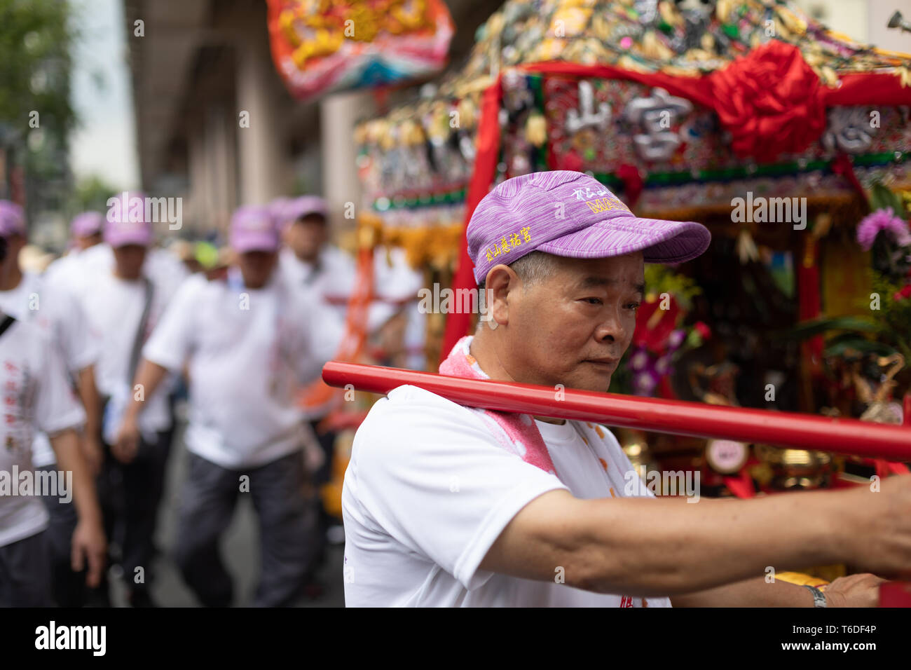 Chinese palanquin hi-res stock photography and images - Alamy