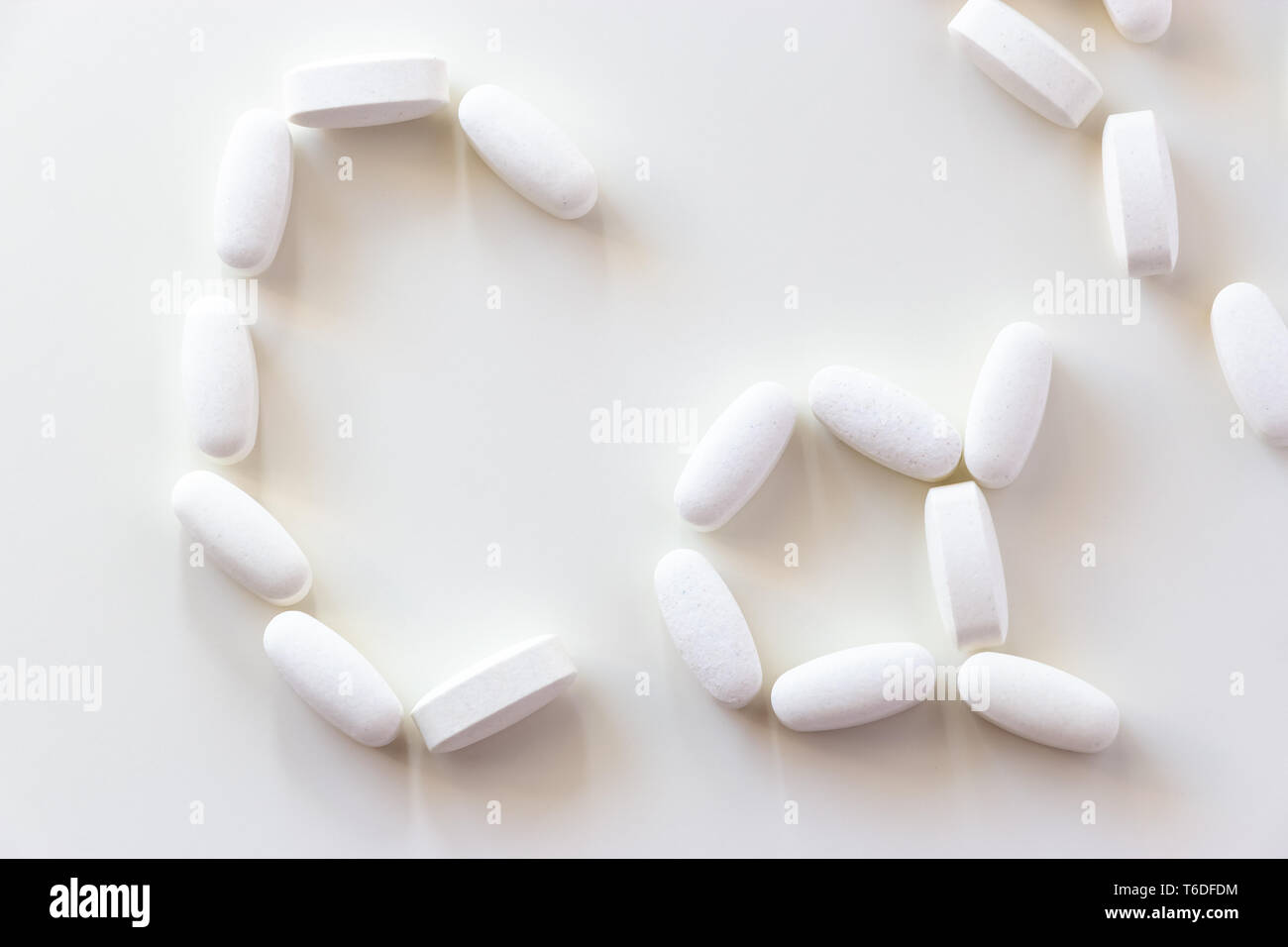 Close up white Calcium carbonate or Vitamin and mineral pills tablets ...