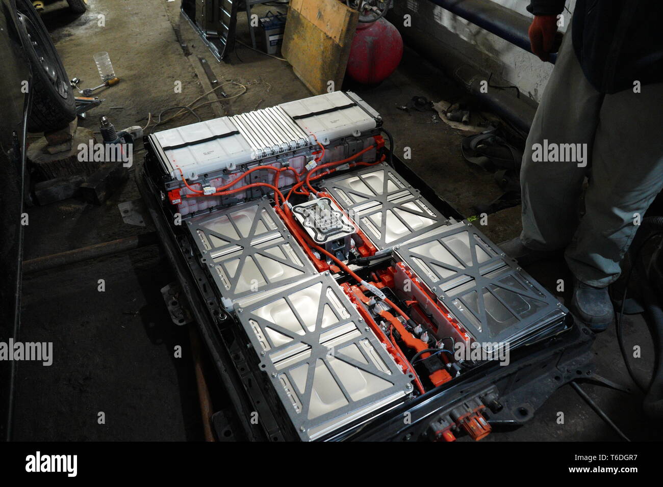 Nissan Leaf Battery Box Opened with battery cells Stock Photo - Alamy
