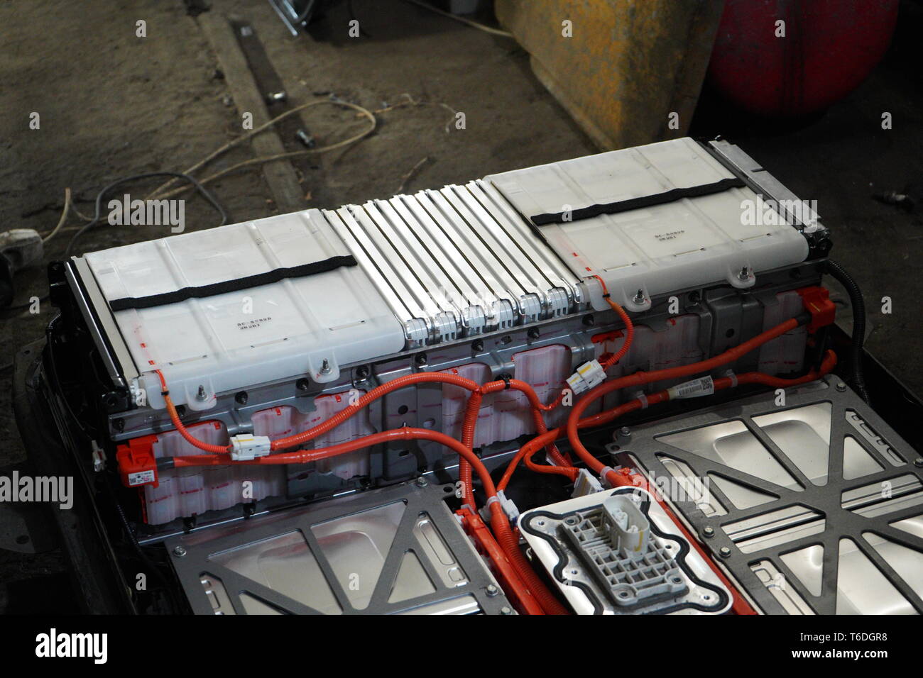 Nissan Leaf Battery Box Opened with battery cells Stock Photo - Alamy