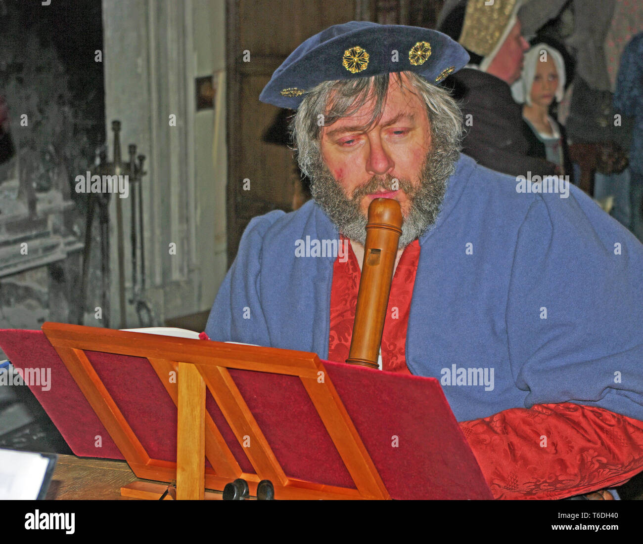 Tudor man costume hi-res stock photography and images - Alamy