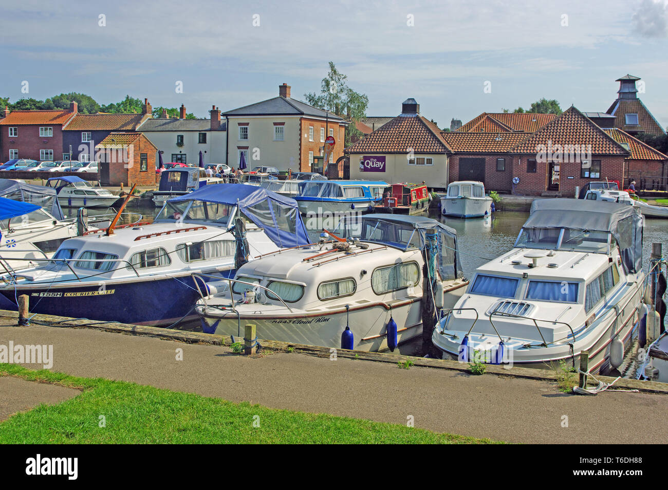 Motor Boats Moored, Beccles Quay, Suffolk Stock Photo - Alamy