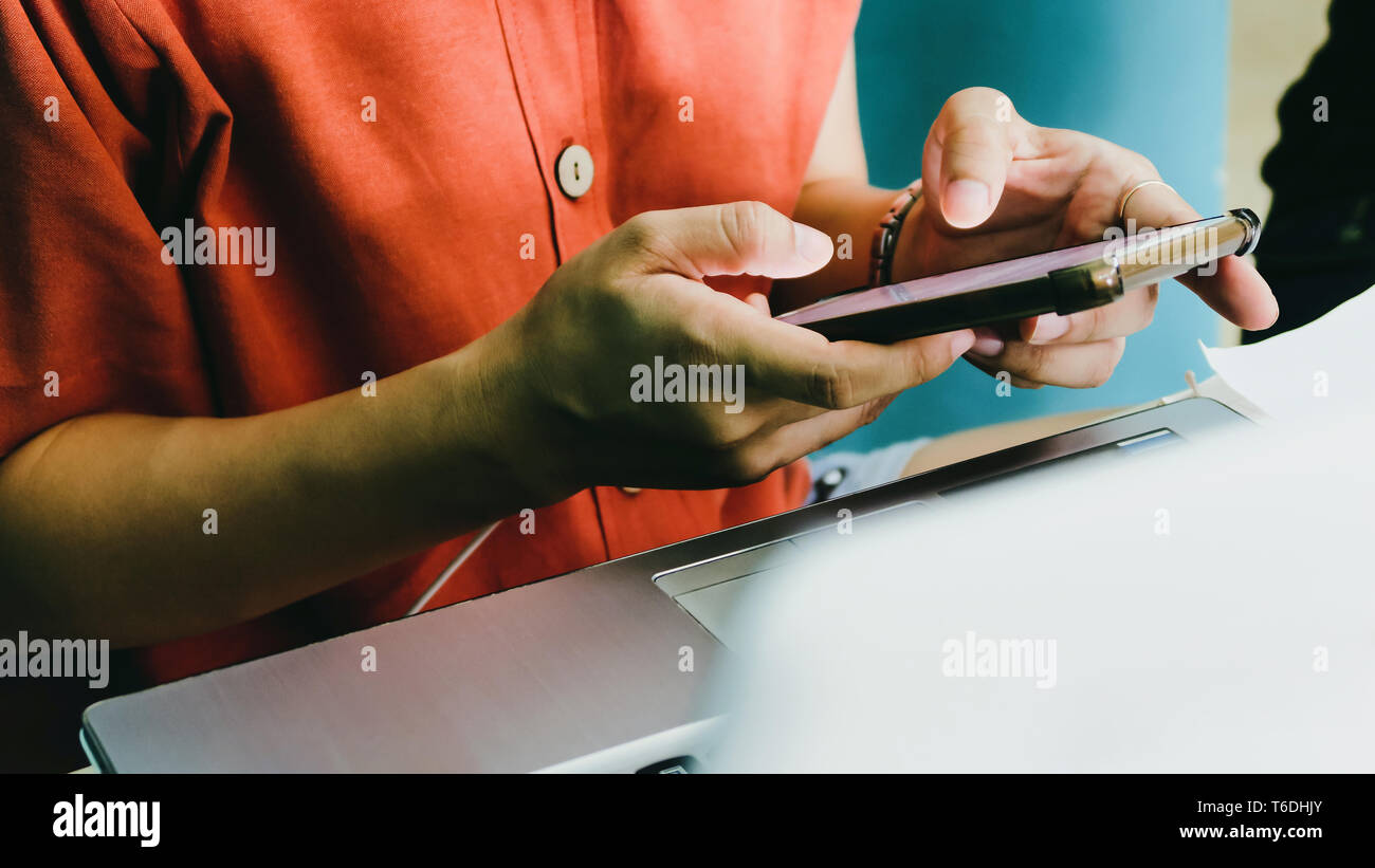 Mobile phone tapping home hi-res stock photography and images - Alamy