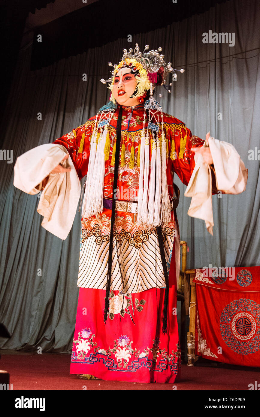 Chengdu, Sichuan province, China : Sichuanese opera actress on stage ...
