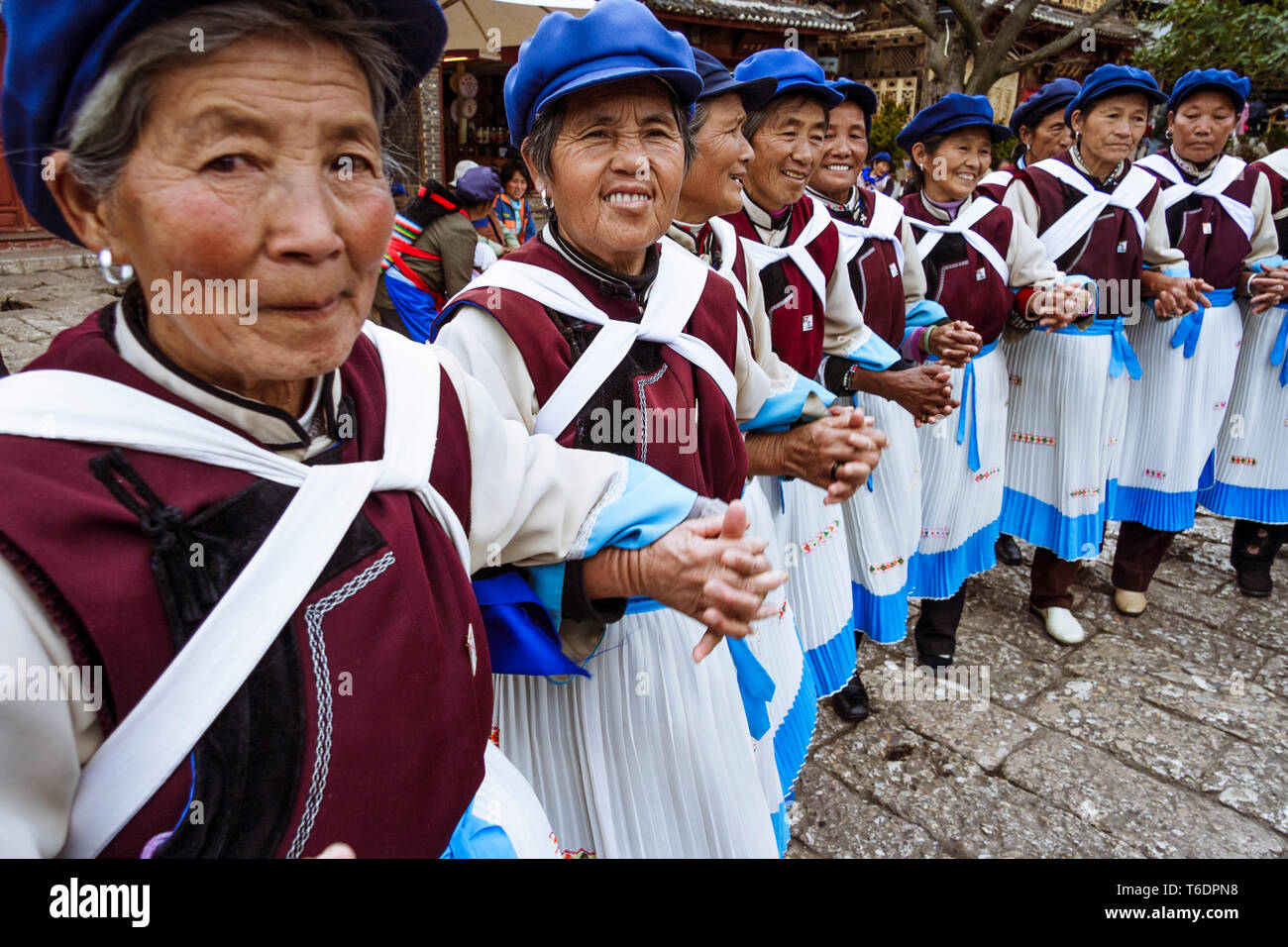 Naxi people folk costume hi-res stock photography and images - Alamy
