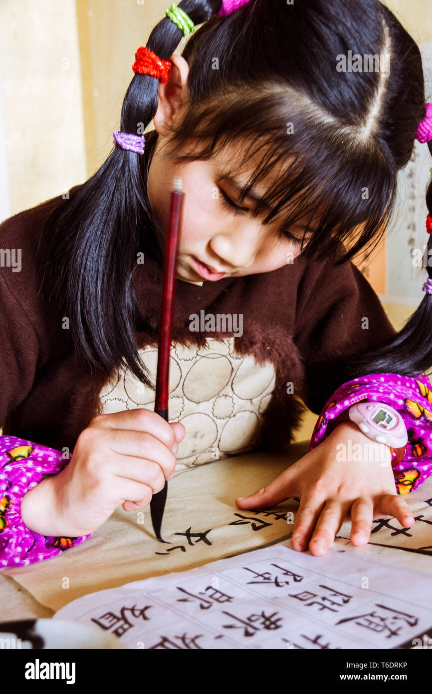 Chinese girl writing calligraphy hi-res stock photography and images ...