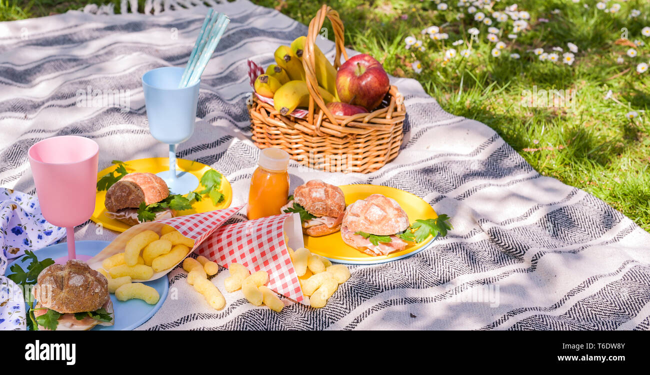 Children in a pic nic hi-res stock photography and images - Alamy