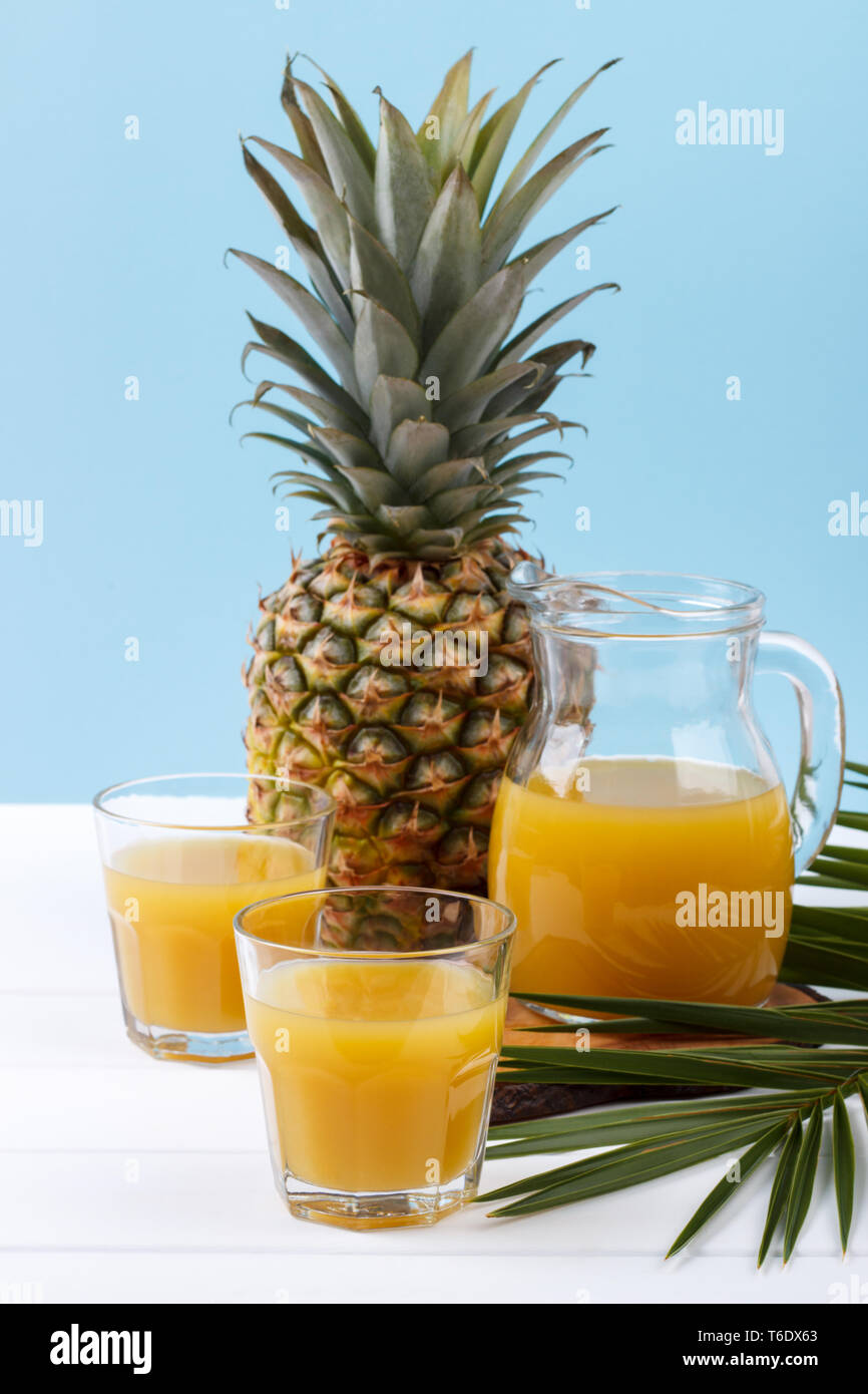 glass of pineapple juice Stock Photo - Alamy