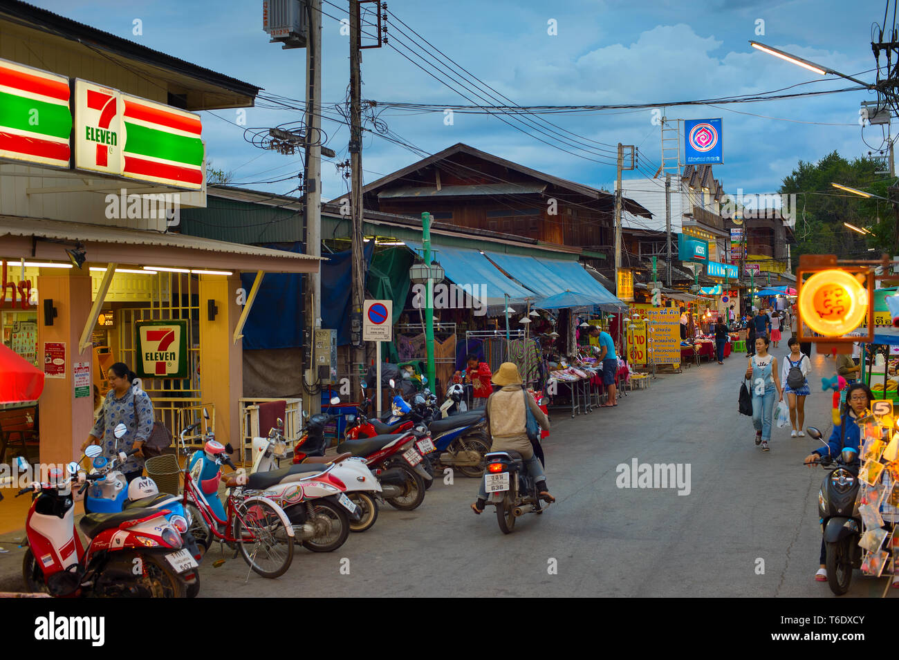 People Pai market street, Thailand Stock Photo - Alamy
