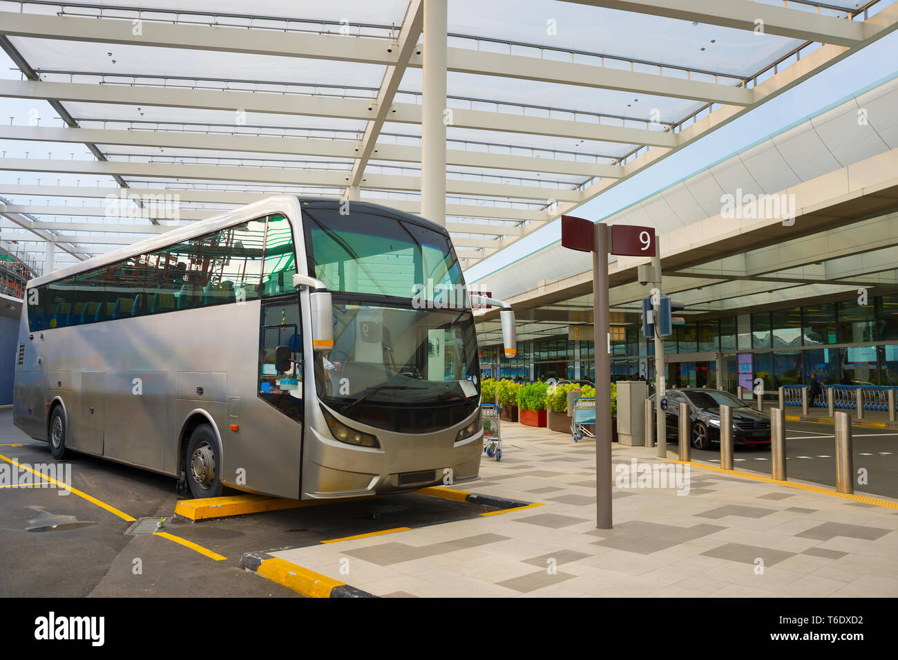Singapore bus hi-res stock photography and images - Alamy