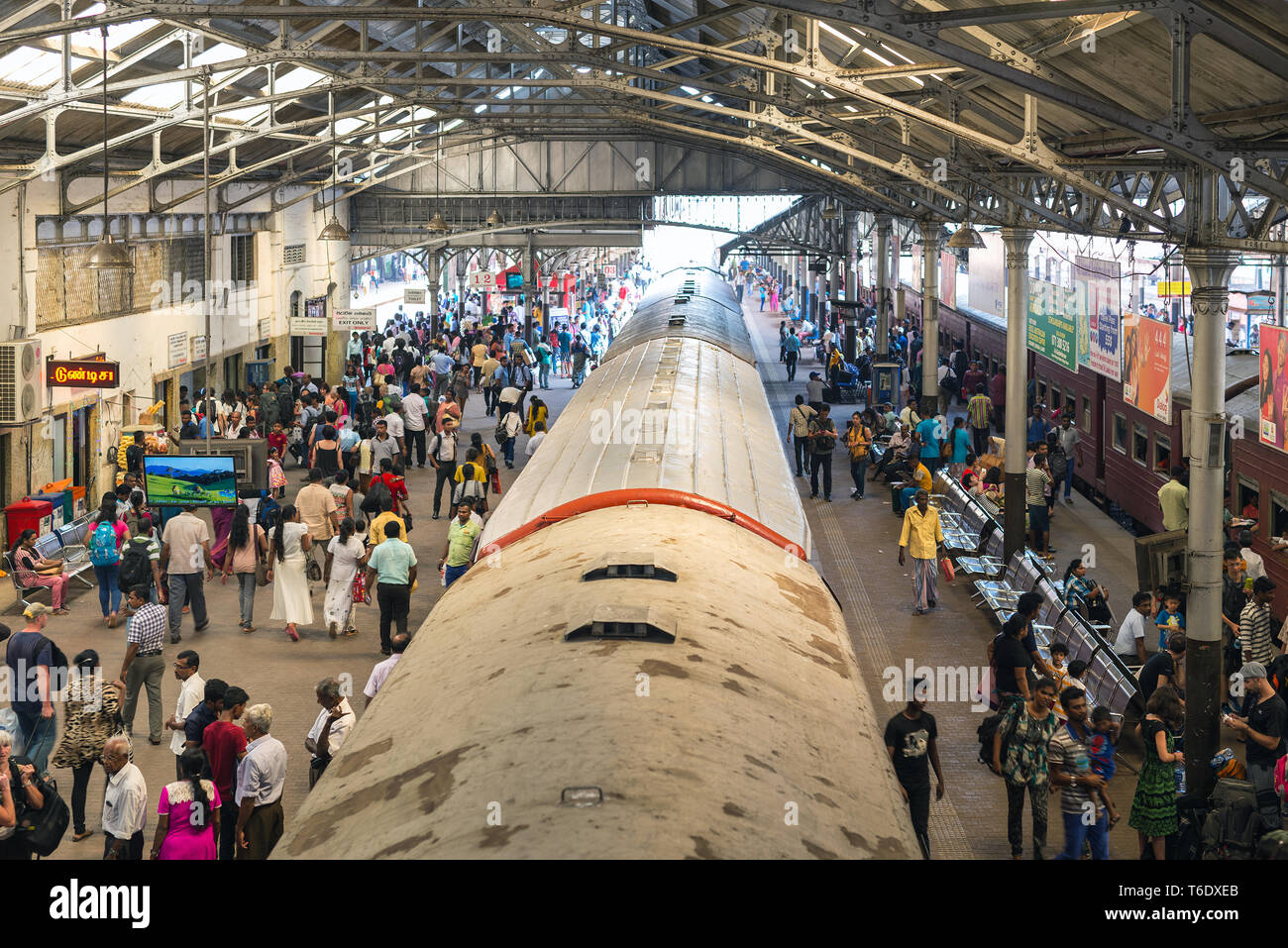 Colombo fort railway station hi-res stock photography and images - Alamy